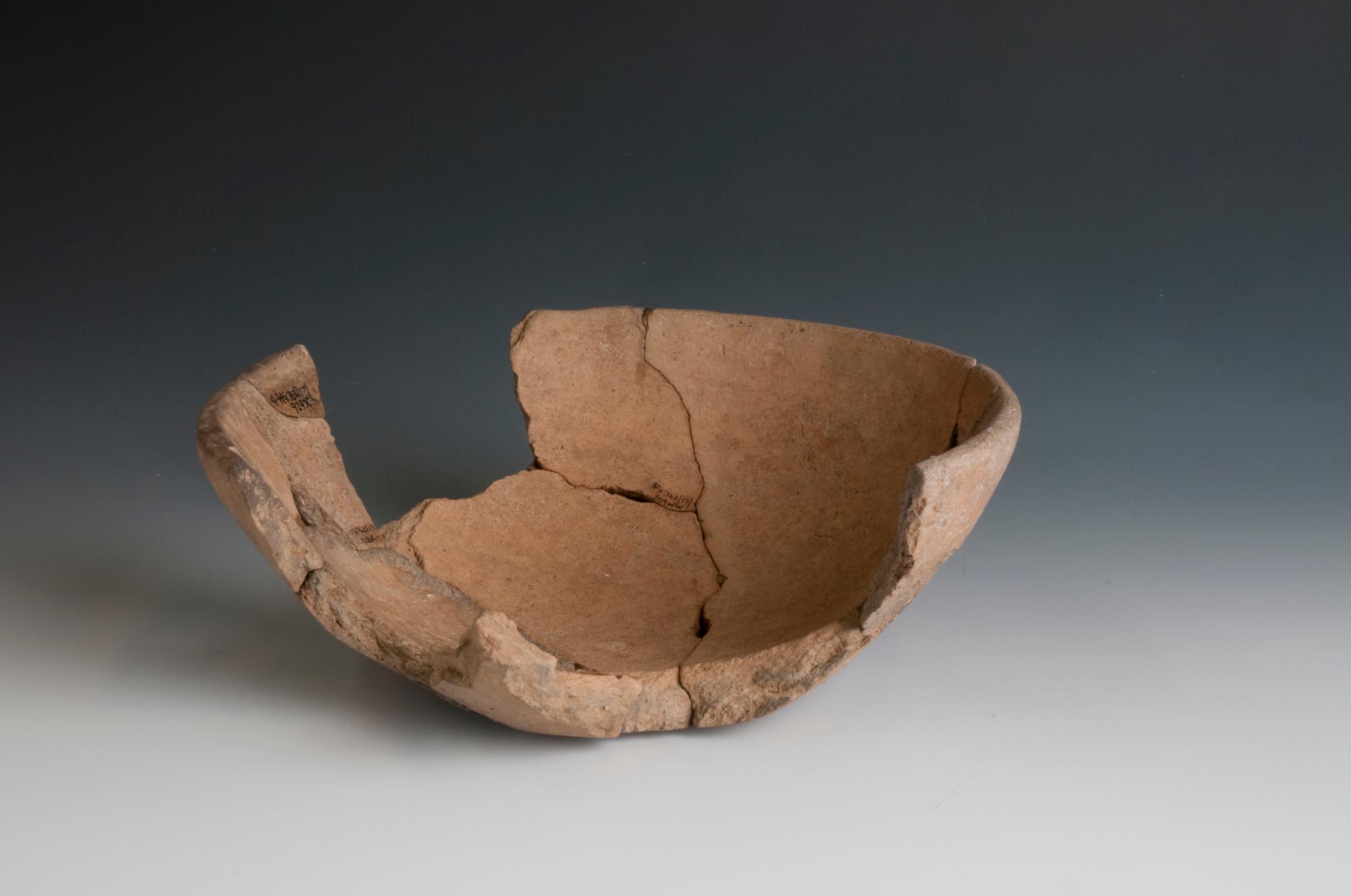 Colonoware bowl. | George Washington's Mount Vernon